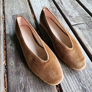 Tuckernuck | Shoes | Tuckernuck Tan Flats Minimalist Design | Poshmark